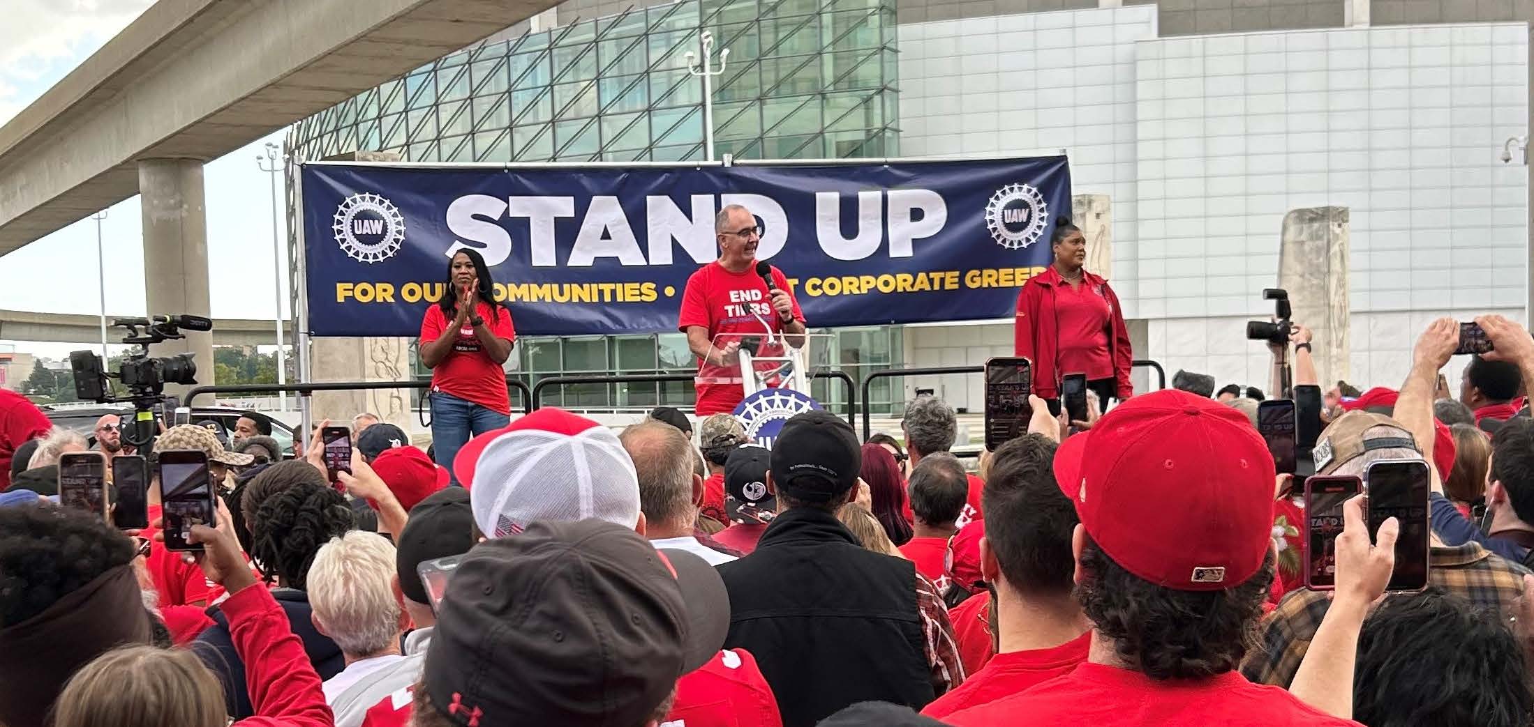 APWU Proudly Supports United Auto Workers' (UAW) Strike For Strong and ...